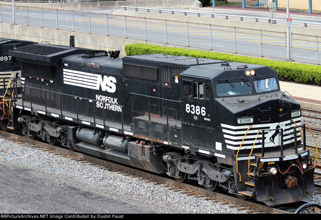 NS 8386 Dash-8
